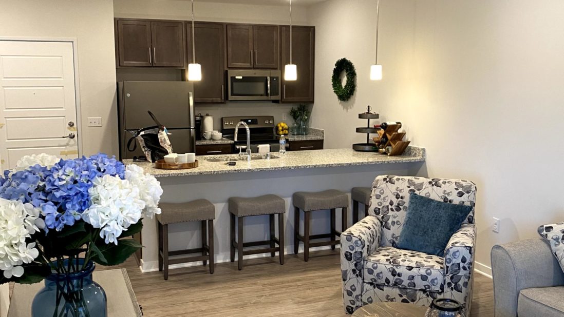 Apartment Photo Gallery - Pointe Apartments